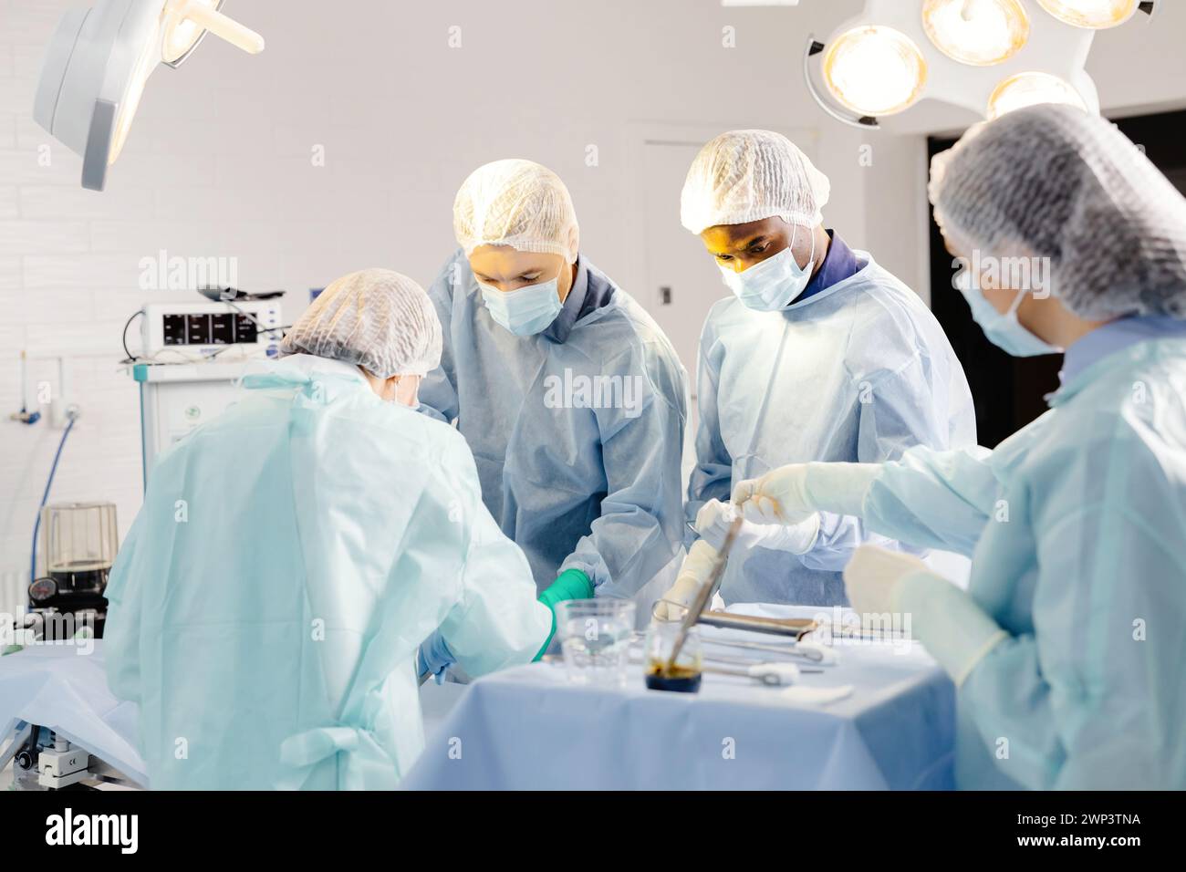 Group of doctors performing surgery in hospital Stock Photo - Alamy
