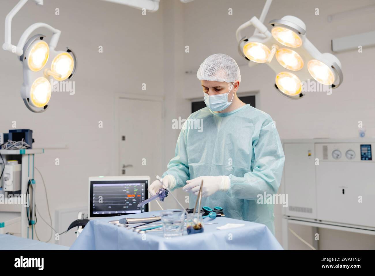 Person in hospital operating room with lights on Stock Photo - Alamy