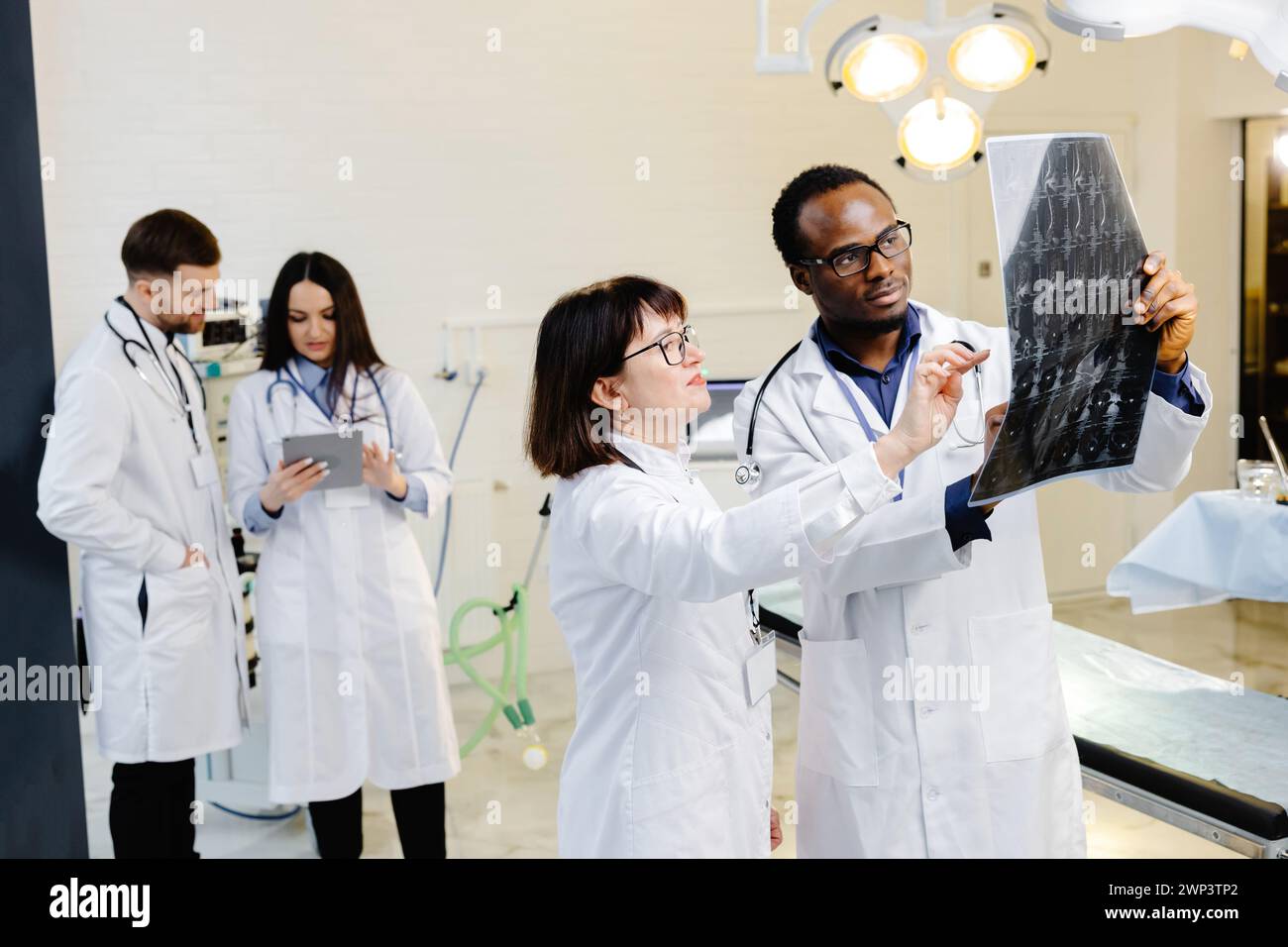 Scientists community hi-res stock photography and images - Alamy