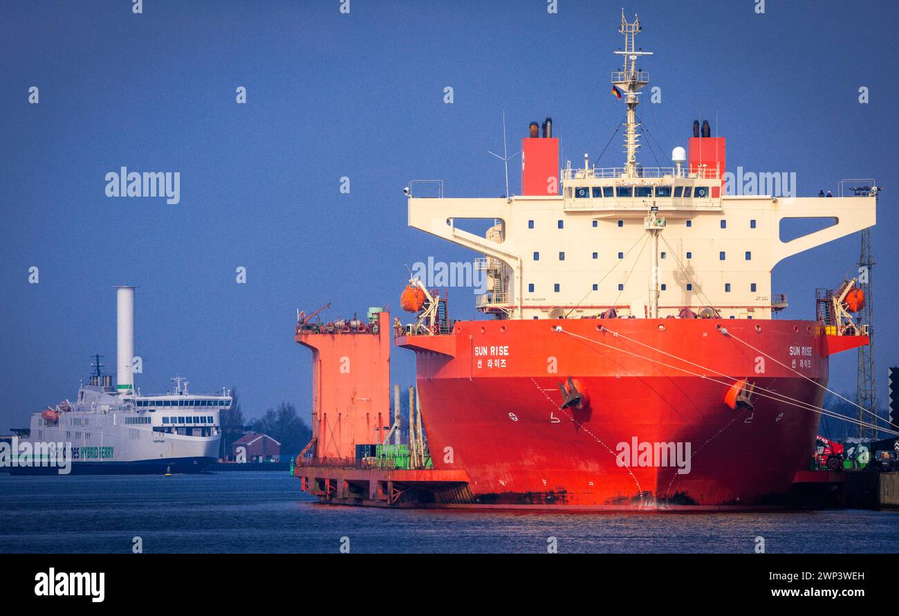 Rostock, Germany. 28th Feb, 2024. The Korean special ship "Sun Rise" is ...