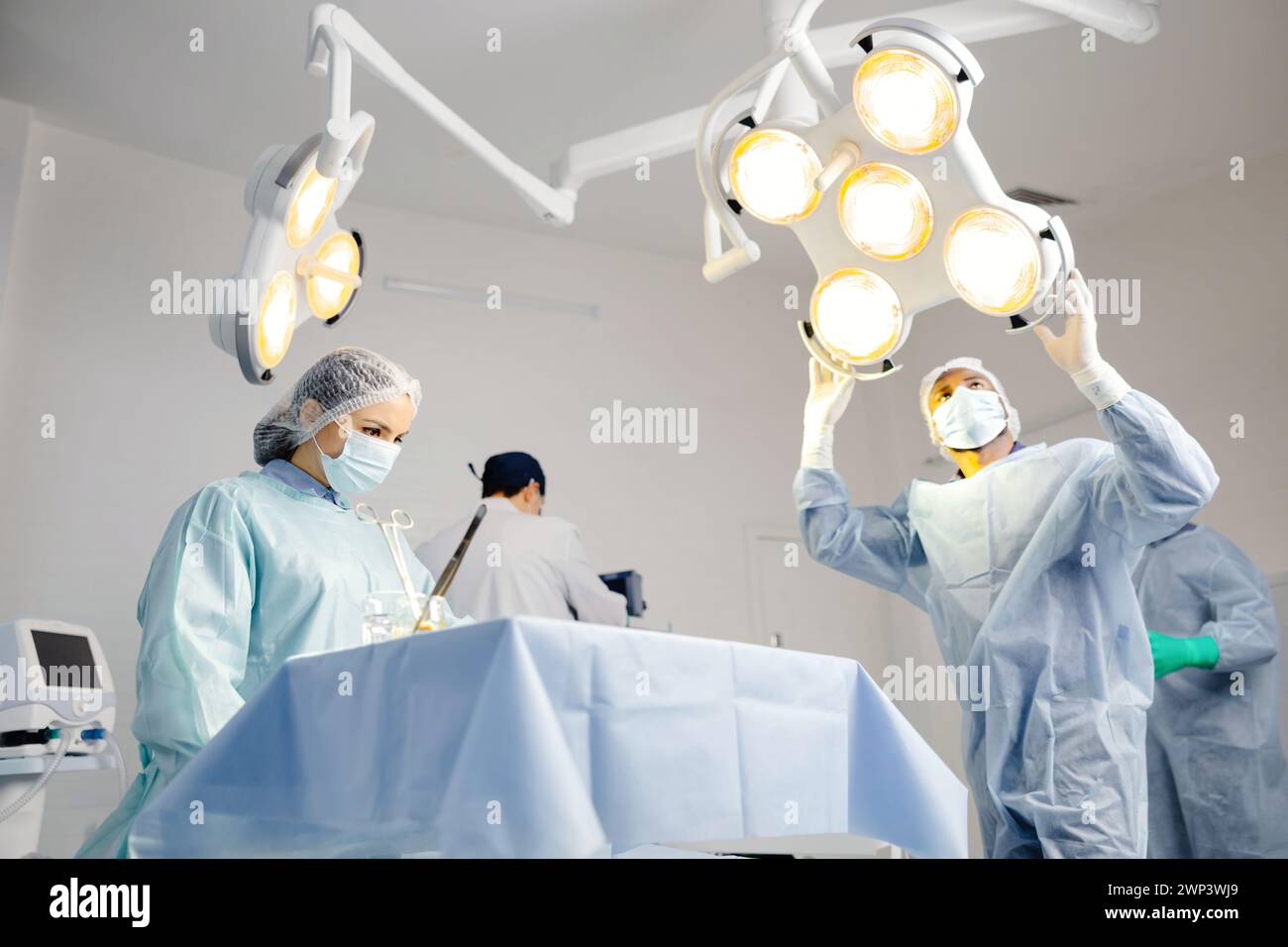 Group of doctors performing surgery in hospital Stock Photo - Alamy