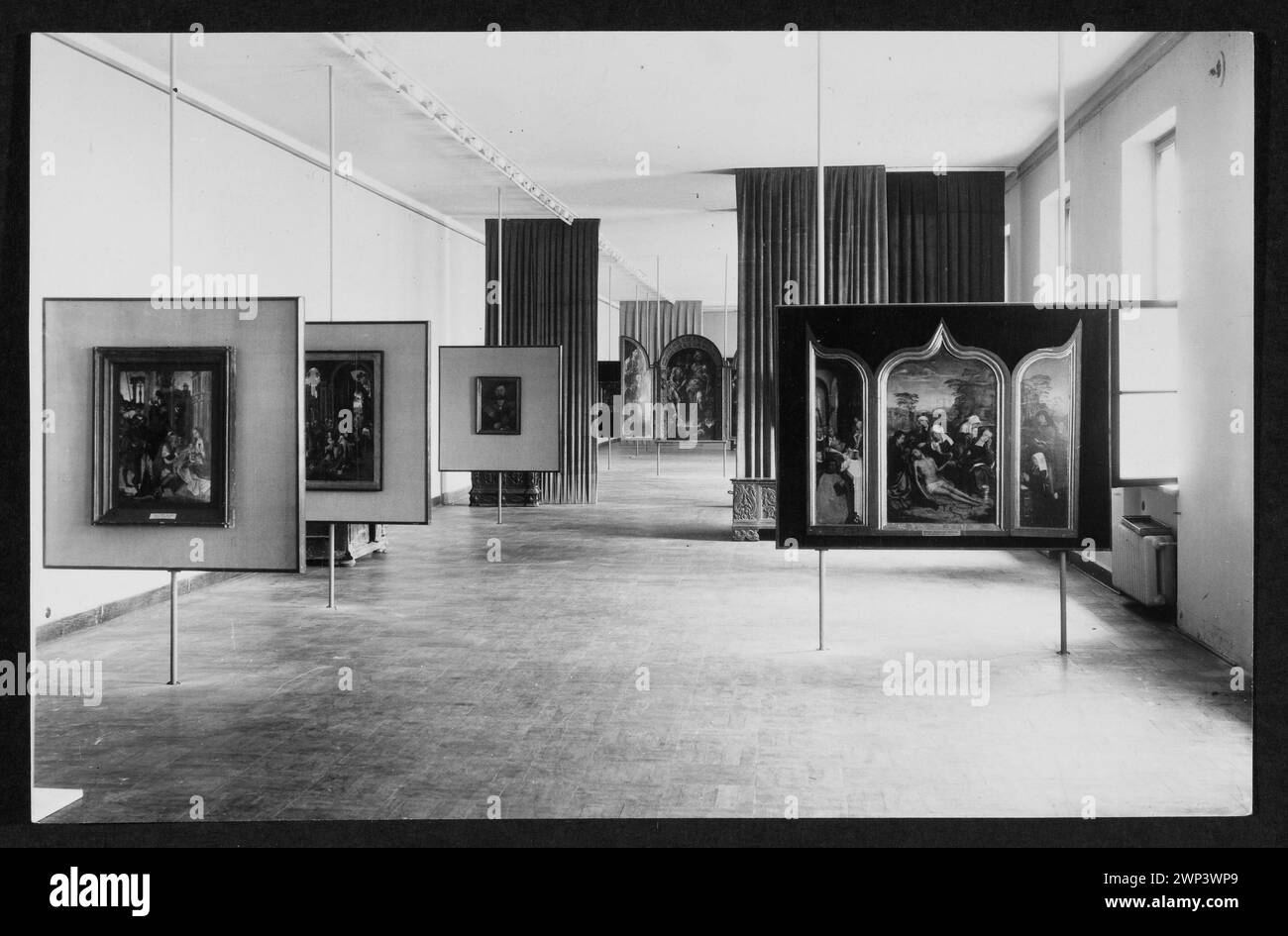 Foreign art museum Black and White Stock Photos & Images - Alamy