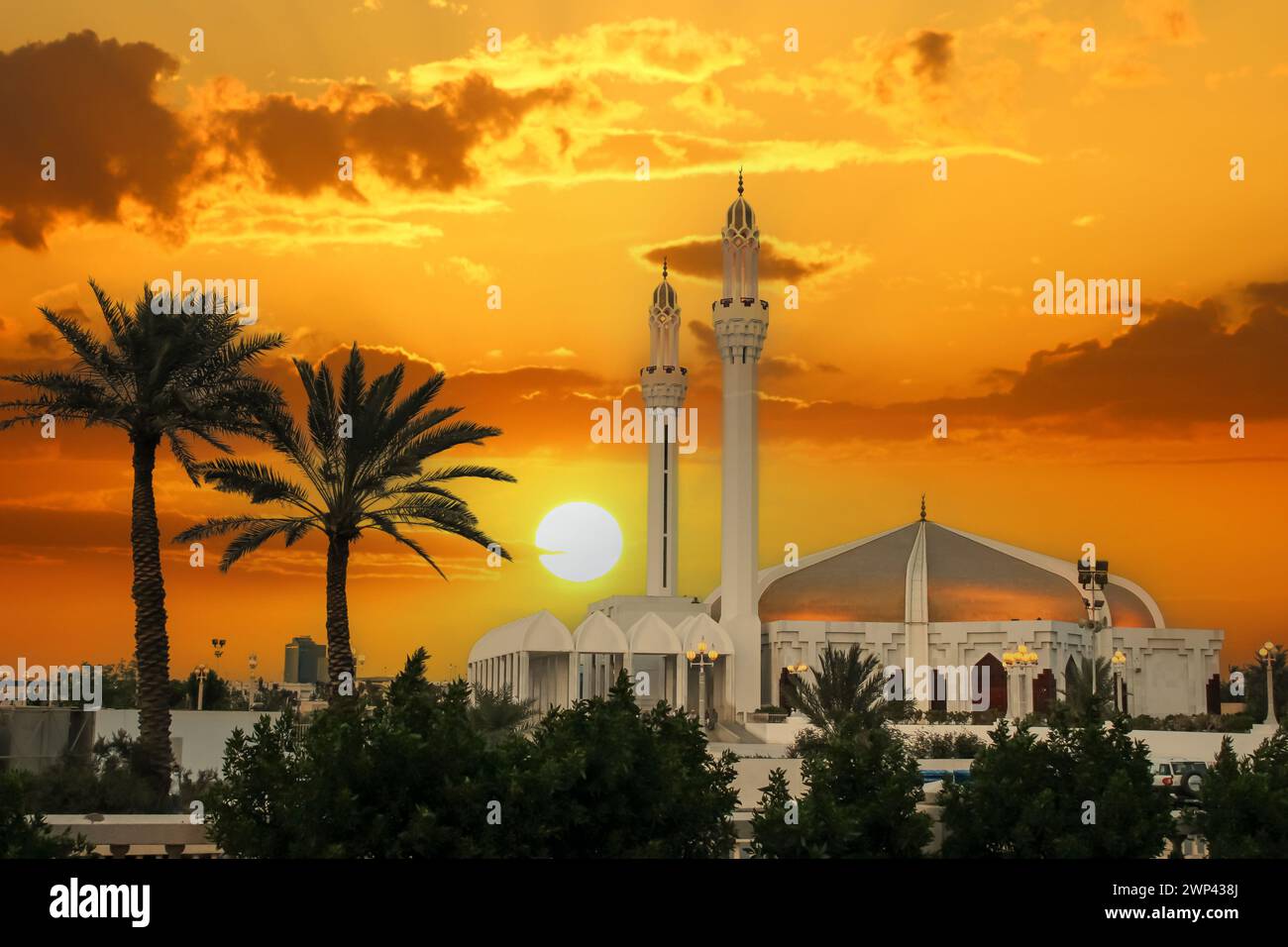 Hassan En any Mosque at sunset in Jeddah. islamic architecture. saudi ...