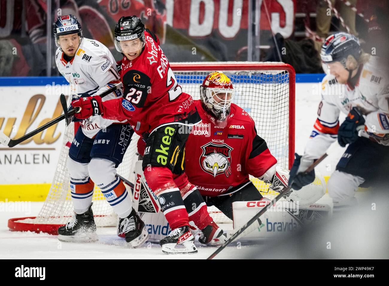 240305 Växjös Kalle Kossila och Malmö Redhawks Christoffer Forsberg och ...