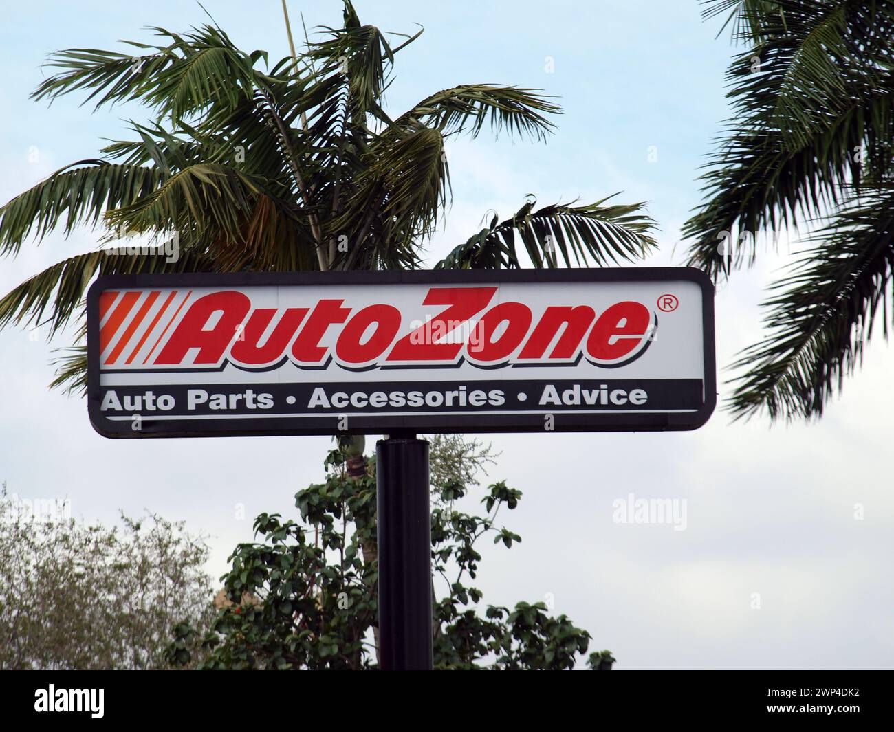 Autozone auto parts hi-res stock photography and images - Alamy