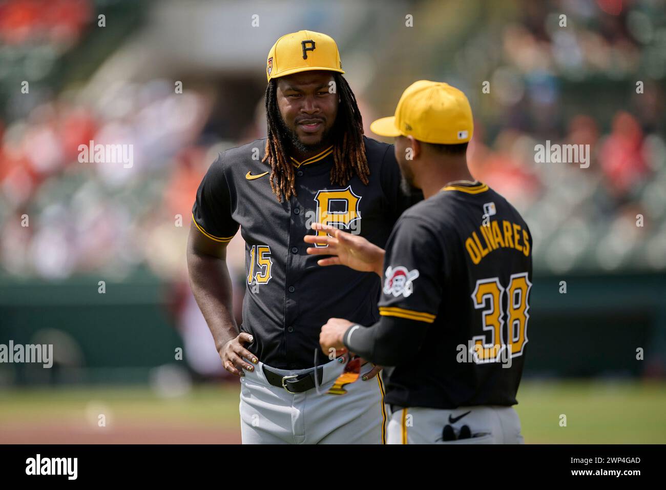 Pittsburgh Pirates Oneil Cruz (15) talks with Edward Olivares (38 ...