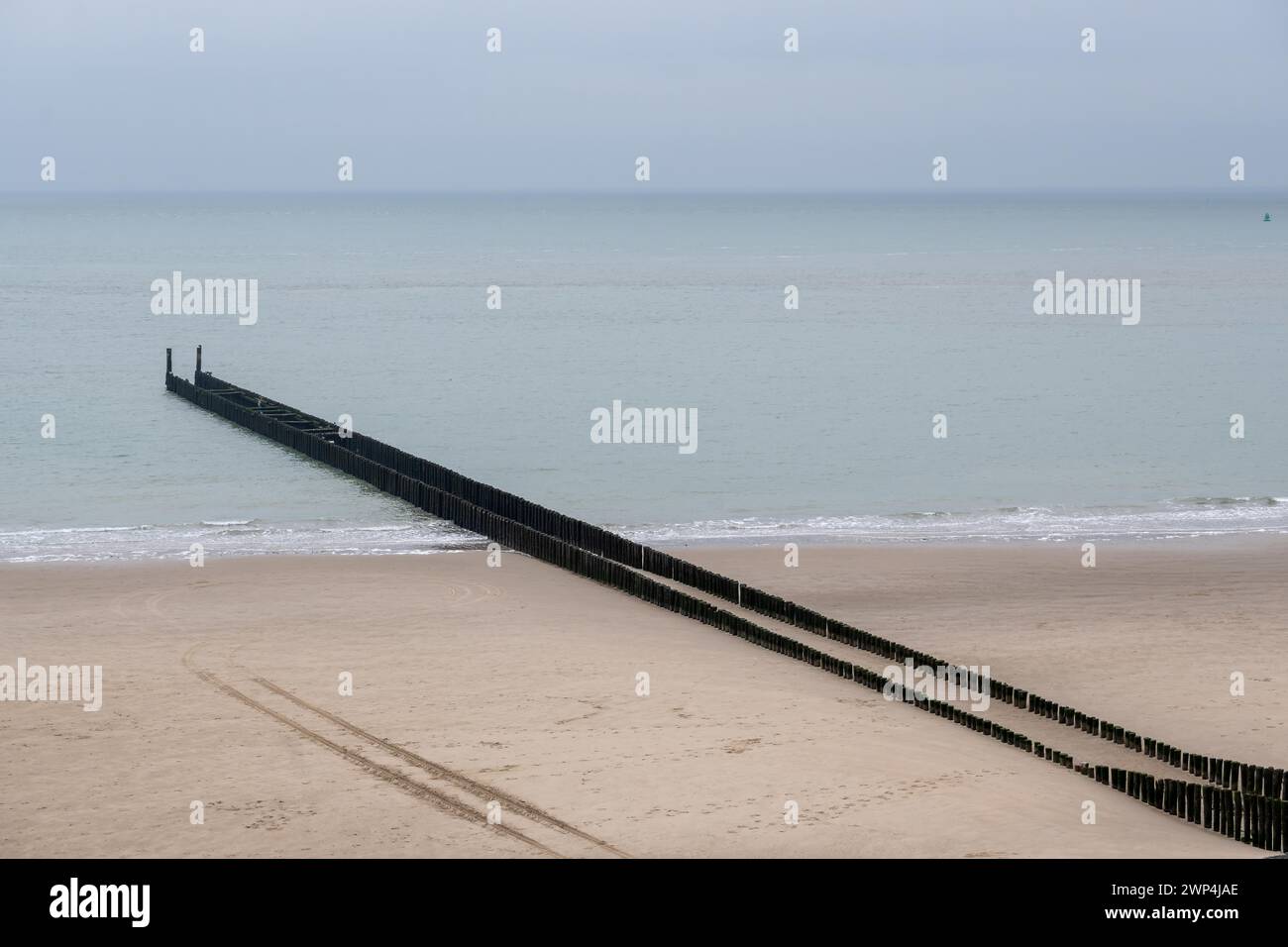 Dry sand wet sand hi-res stock photography and images - Alamy