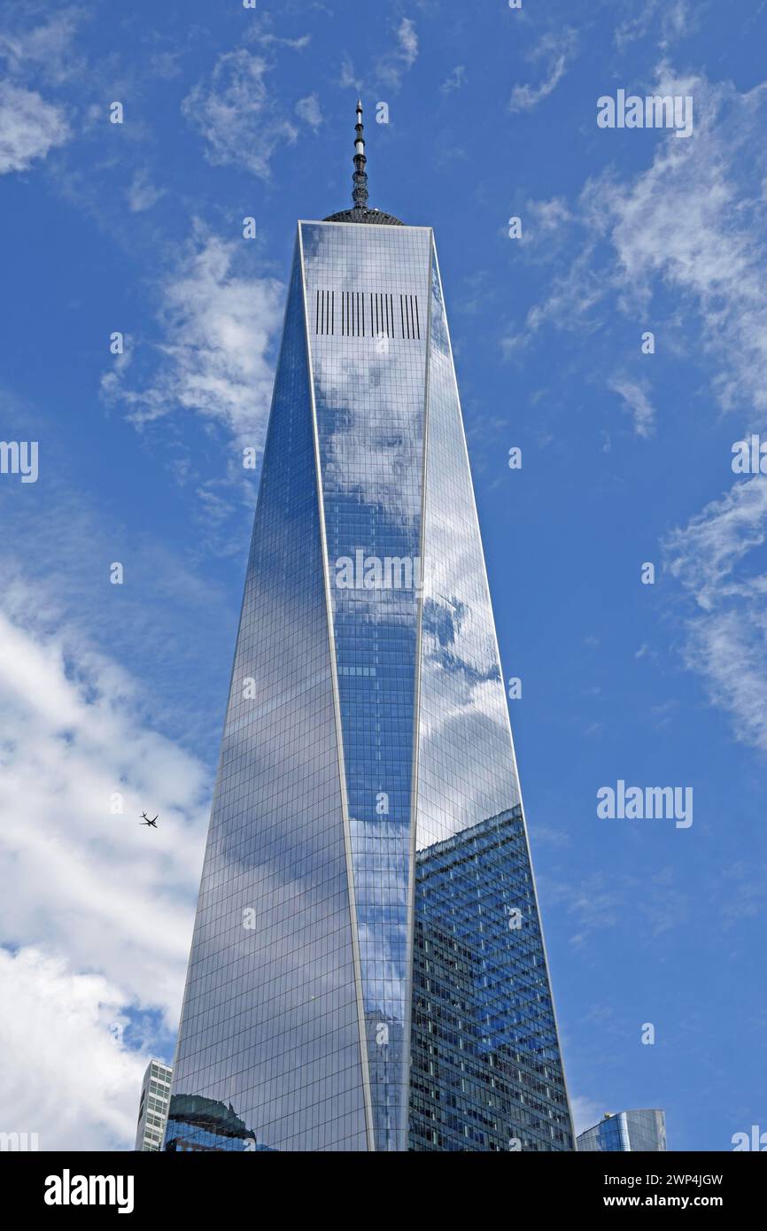 Airport approaching the skyscraper One World Trade Centre or Freedom ...