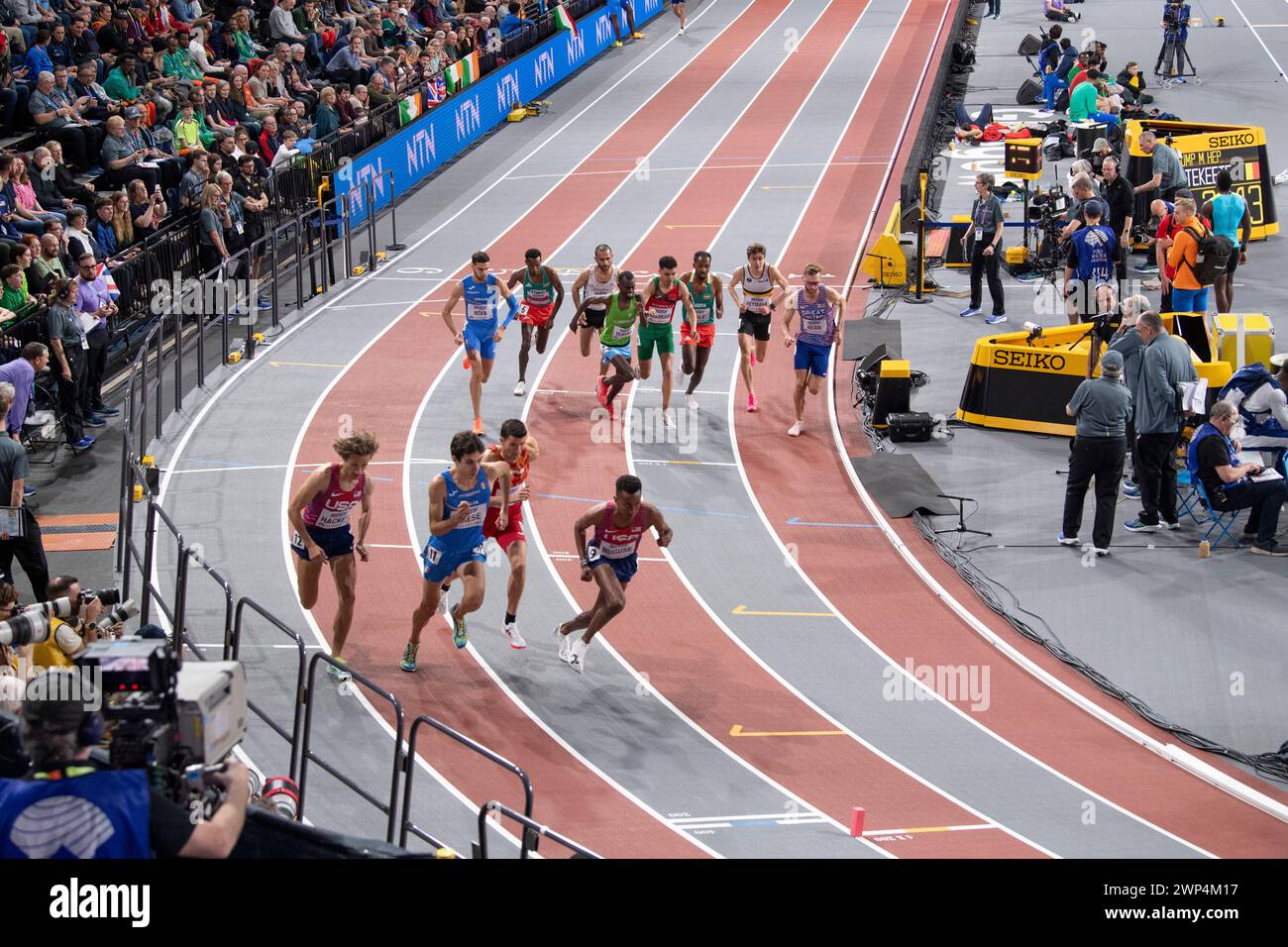 Start of the 3000m men’s final at the World Athletics Indoor ...