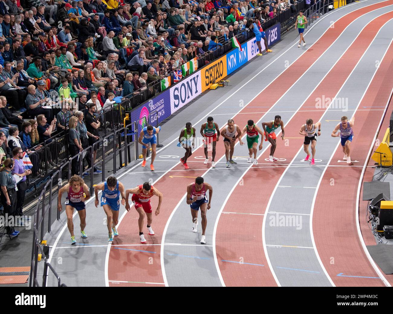 Start of the 3000m men’s final at the World Athletics Indoor ...