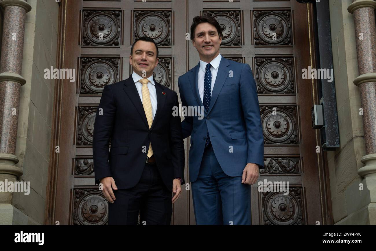 Canada Prime Minister Justin Trudeau, right, poses with President of ...