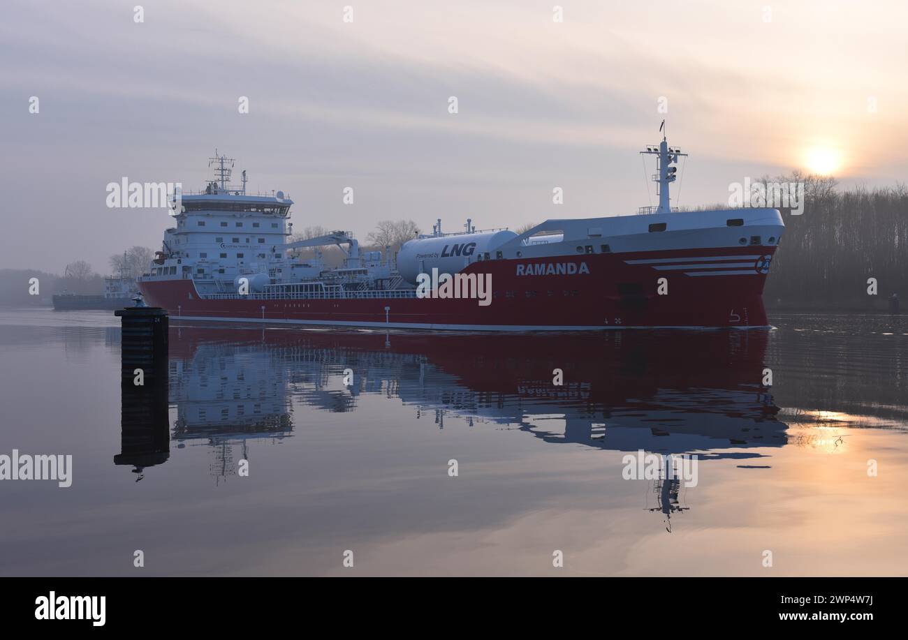 LNG tanker travelling through the Kiel Canal at fog and sunrise, Kiel ...