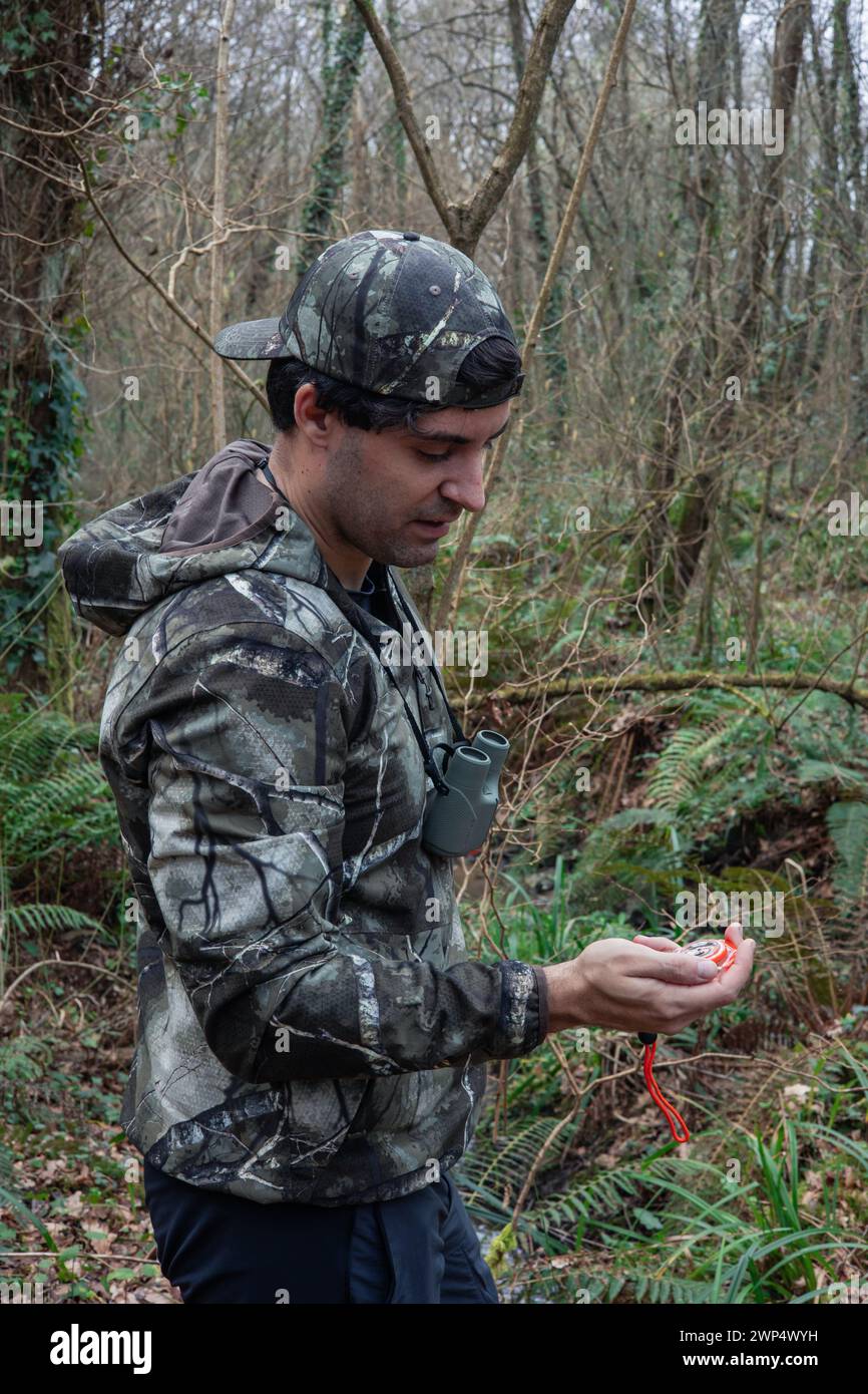 Woodsman skills hi-res stock photography and images - Alamy