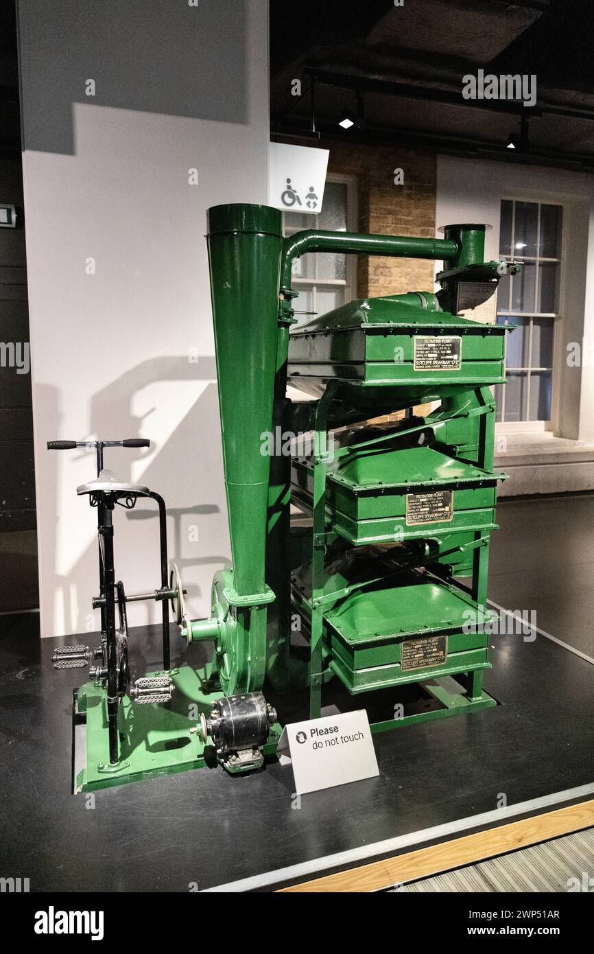 Gas filtration unit (1939) by Sutcliffe Speakman & Co Ltd, Imperial War ...