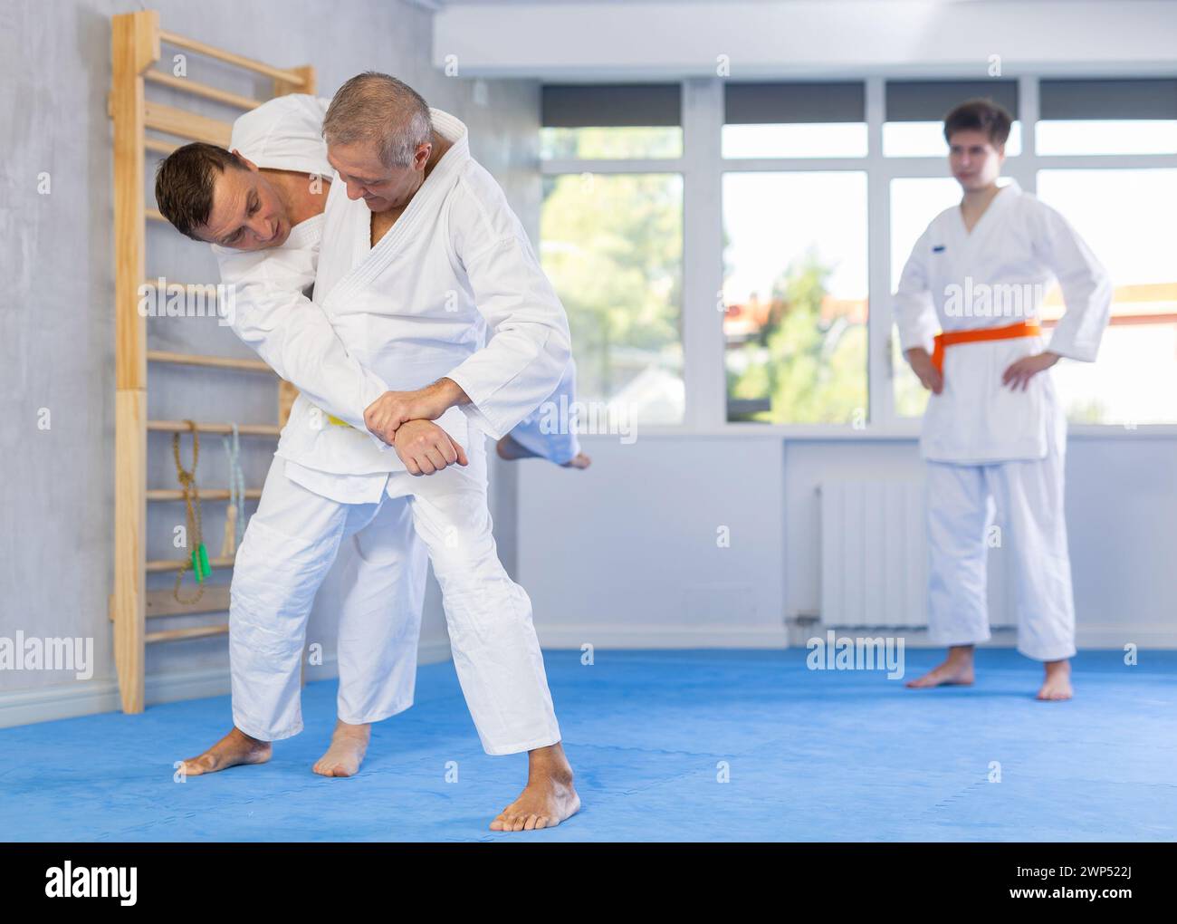 Wrestling maneuvers hi-res stock photography and images - Alamy