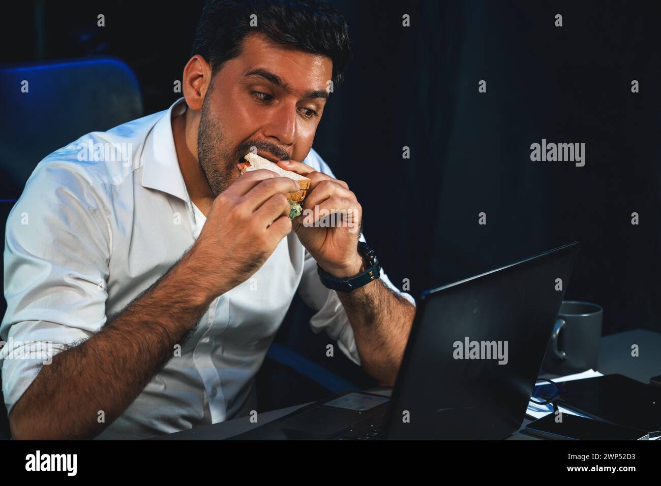 Man eating bread office hi-res stock photography and images - Alamy