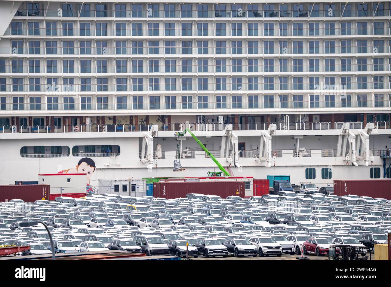 Manara cruise ship hi-res stock photography and images - Alamy