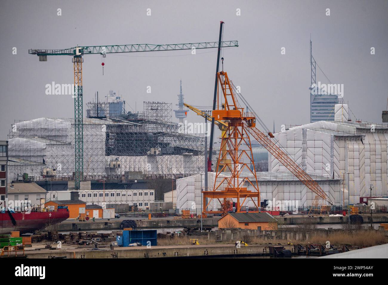 Die Lloyd Werft Bremerhaven im Überseehafen von Bremerhaven ...