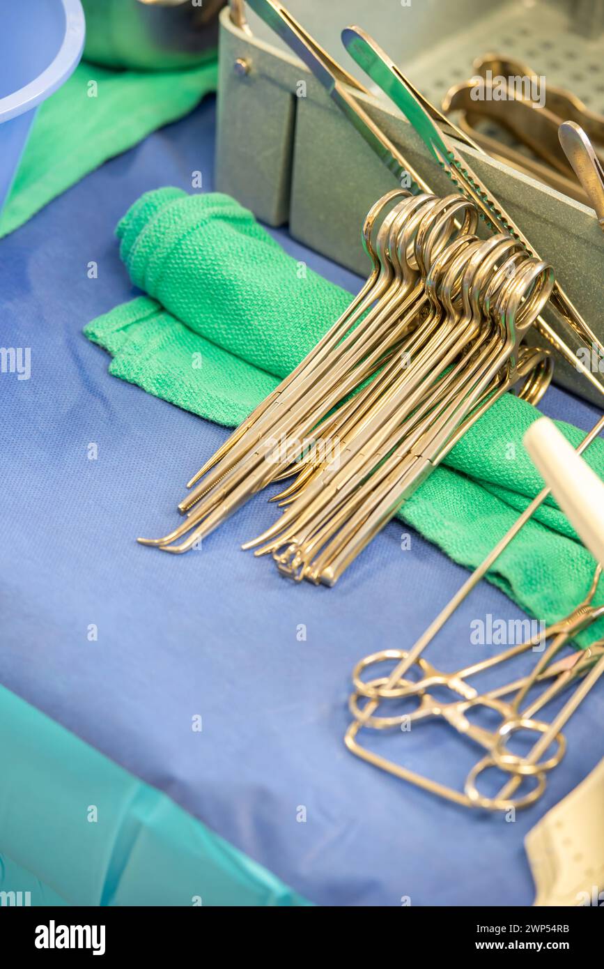 Medical operating room hi-res stock photography and images - Alamy