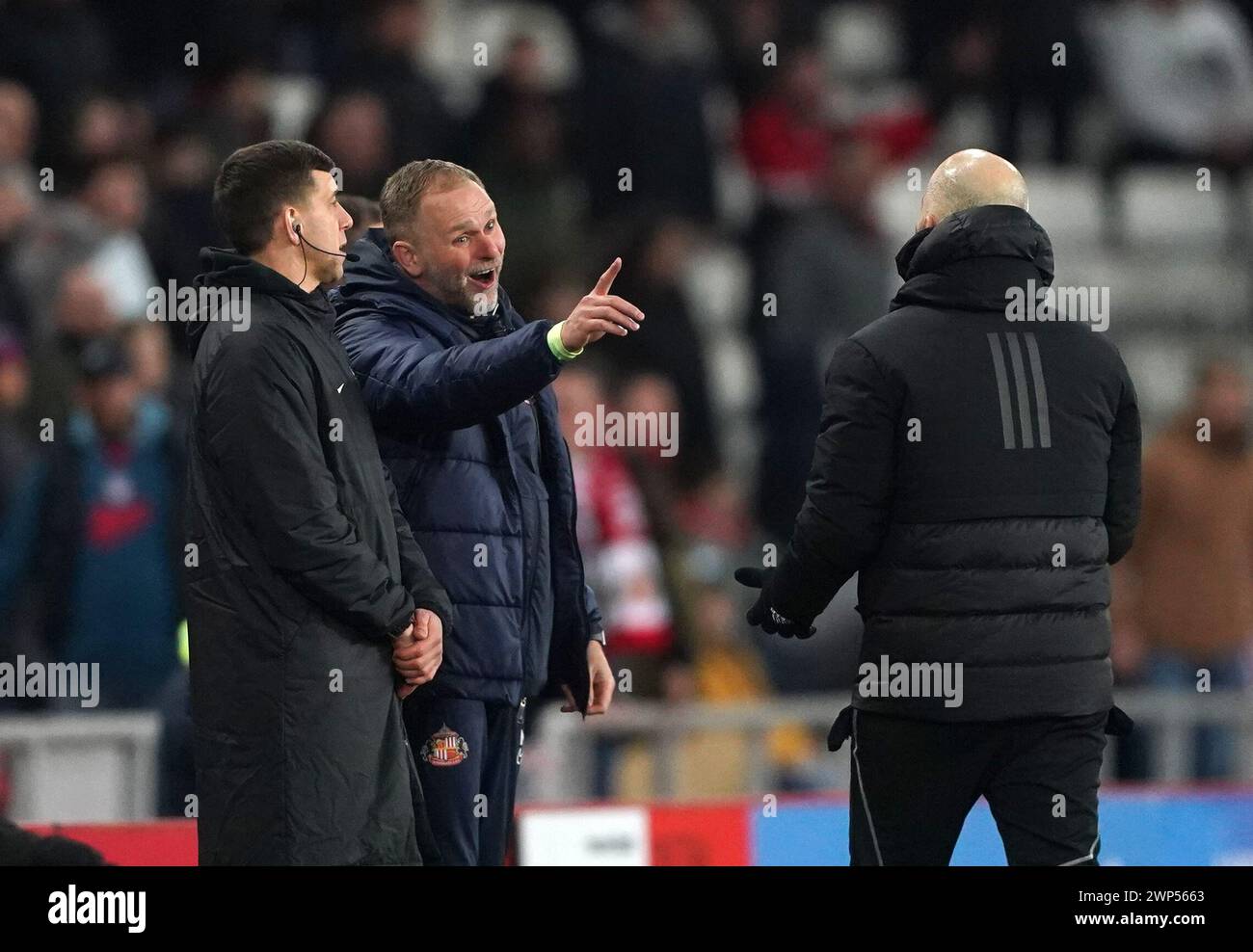 Sunderland manager Mike Dodds reacts to an unfavourable penalty ...