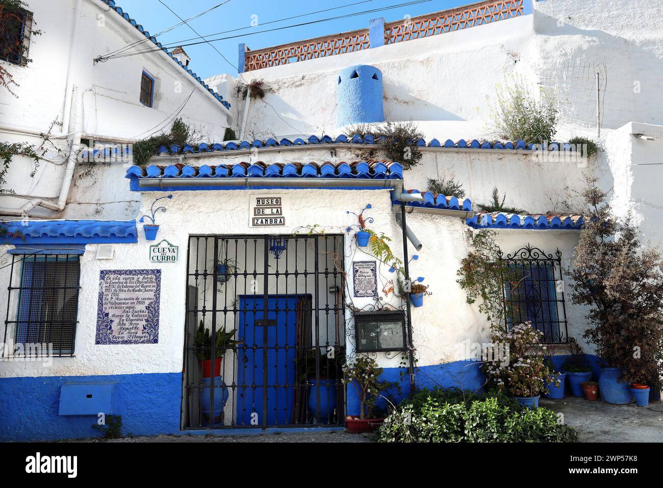 Museo de la zambra cueva del curro hi-res stock photography and images ...