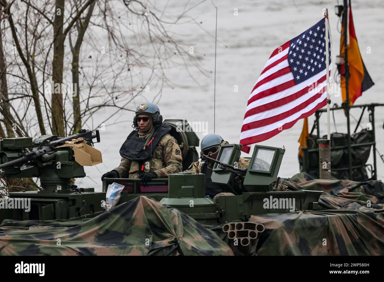 American army exercises hi-res stock photography and images - Alamy