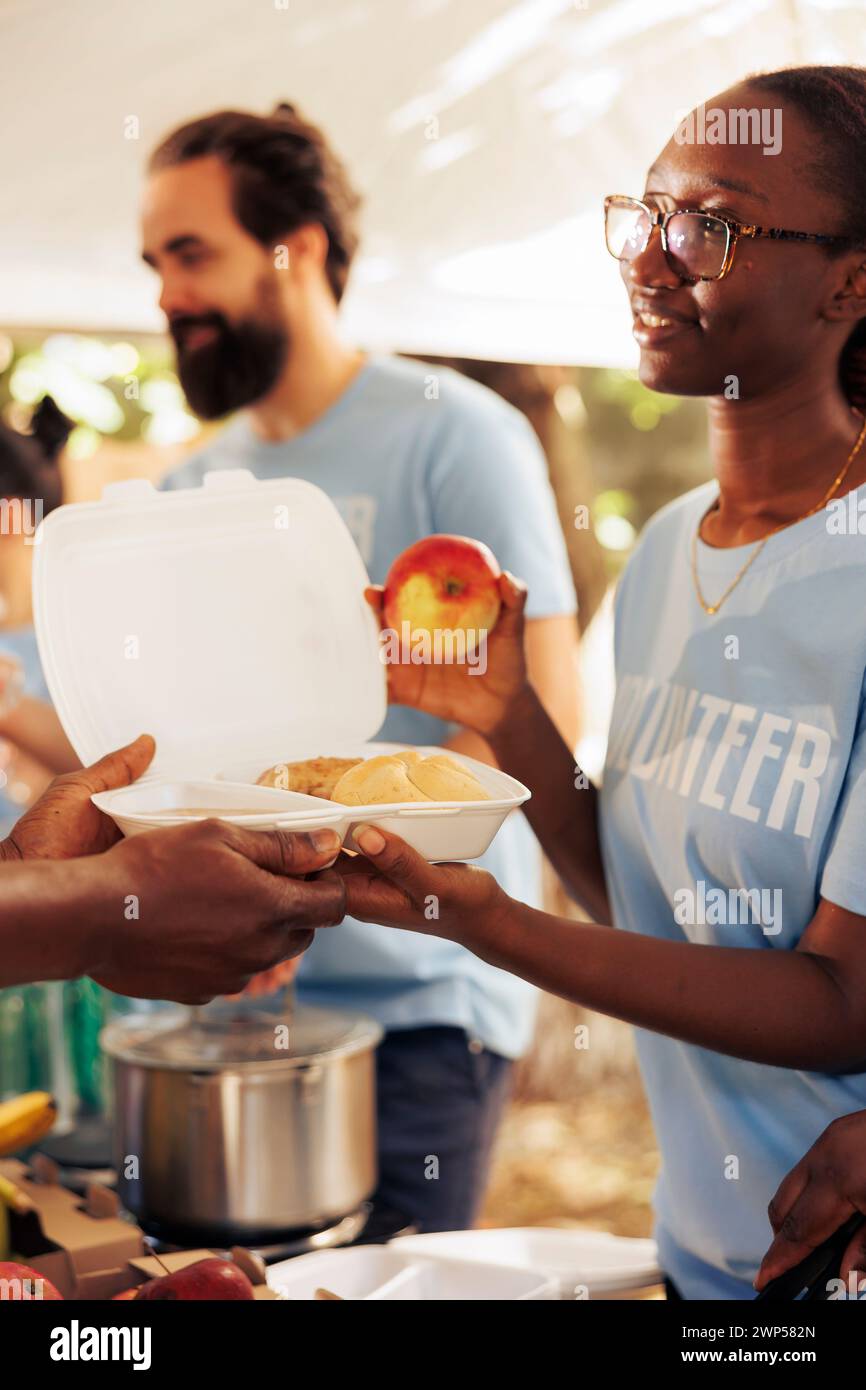 African poverty food sharing hi-res stock photography and images - Alamy