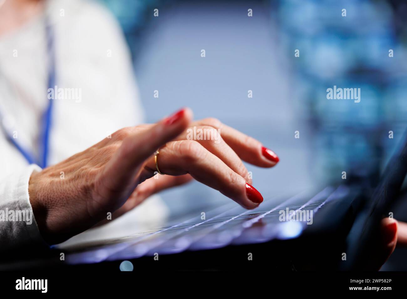 Data center setting laptop hi-res stock photography and images - Alamy