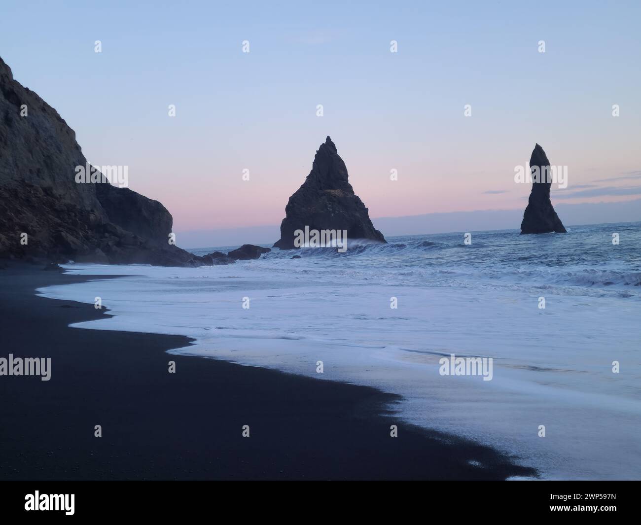 Atlantic shore with majestic basalt rocks on reynisfjara beach and ...