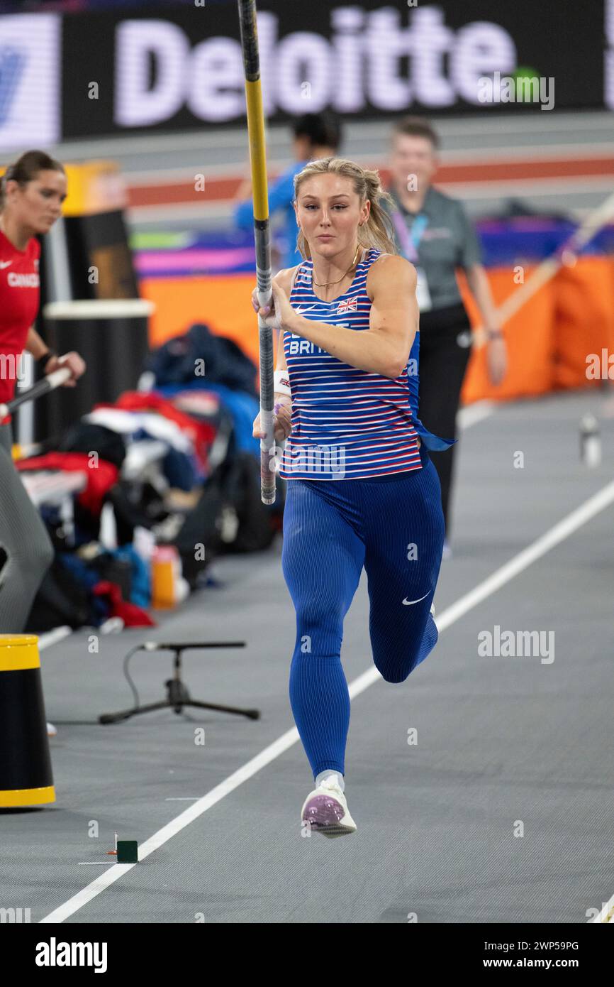 Molly Caudery of Great Britain warms up before the Pole Vault final at ...