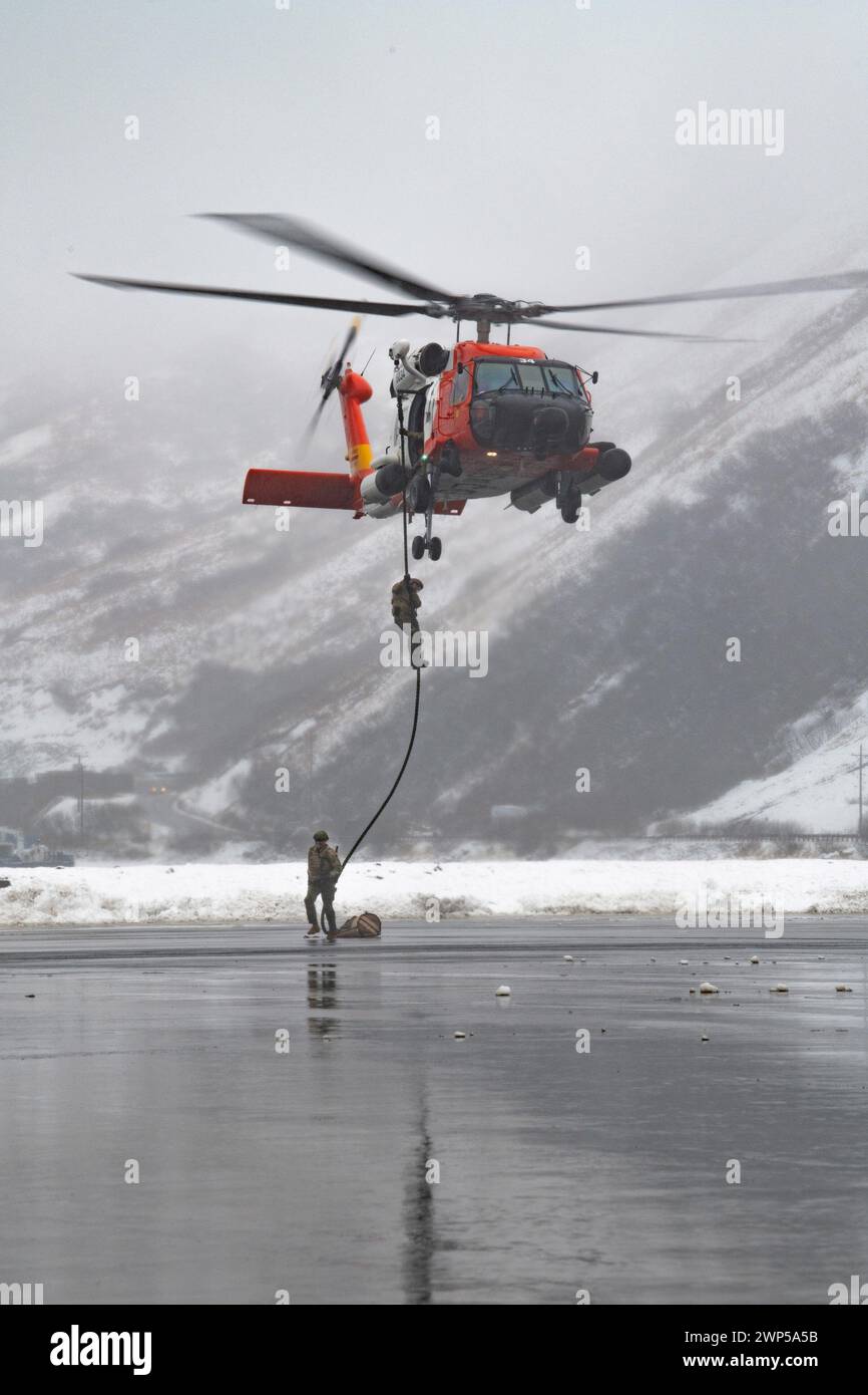 U.S. East-Coast based U.S. Naval Special Warfare Operators (SEALs) and ...