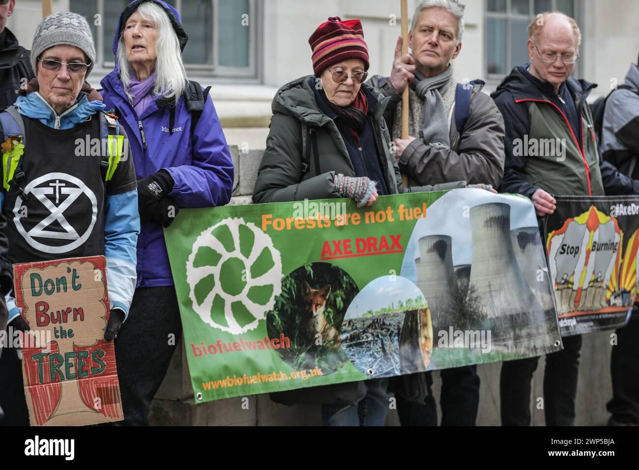 Contributing to deforestation hi-res stock photography and images - Alamy