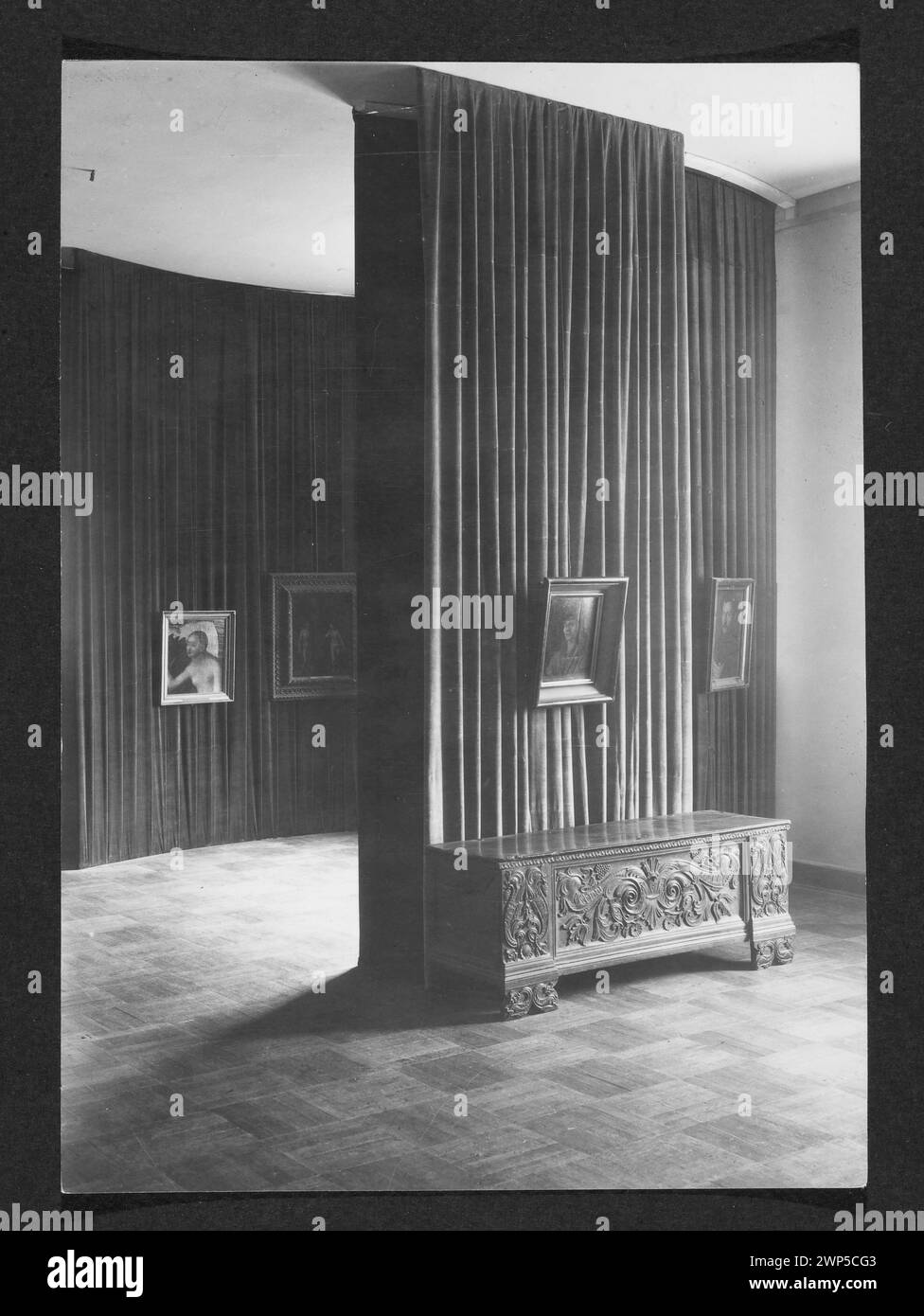 National gallery for foreign art Black and White Stock Photos & Images ...