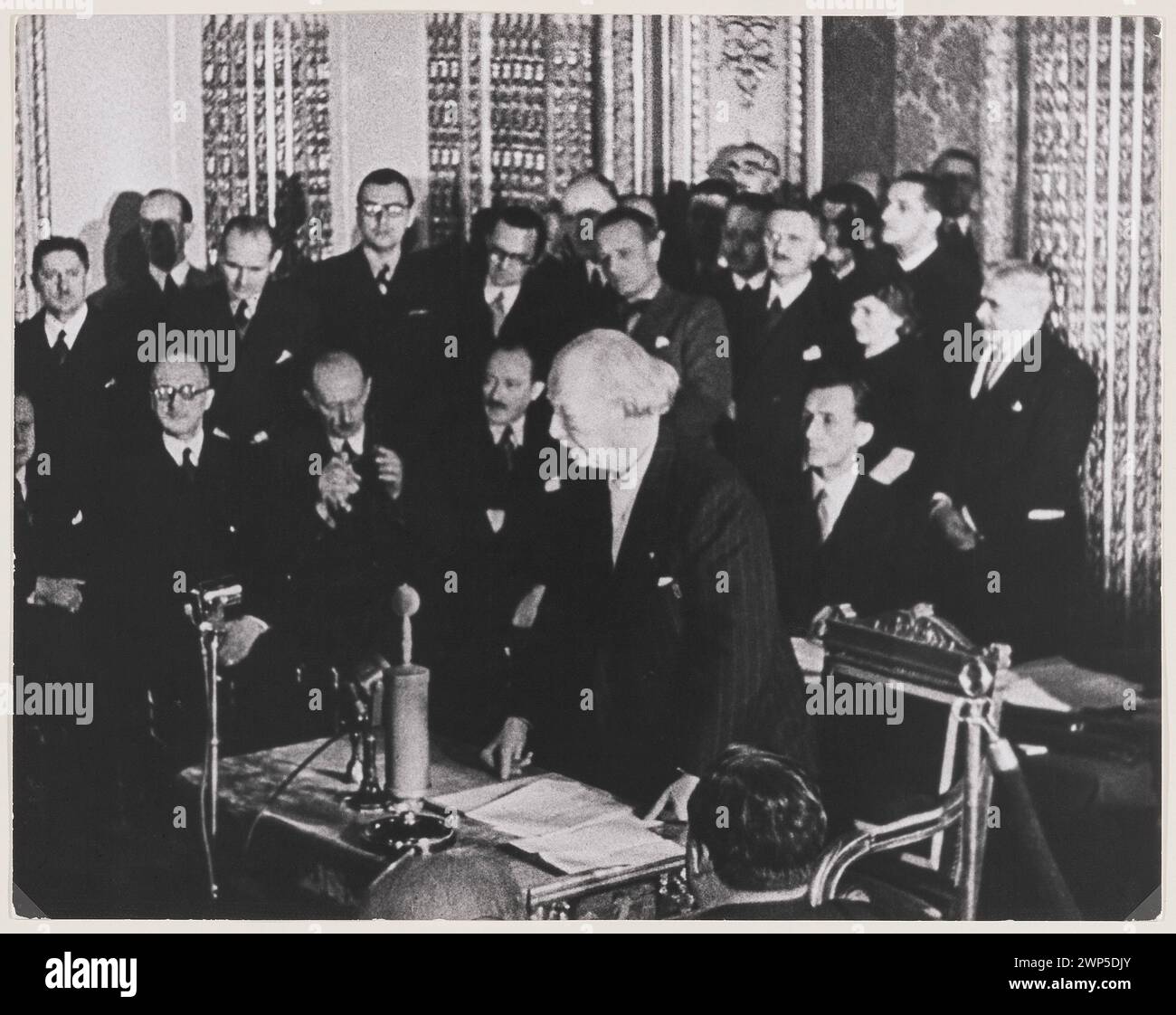 Twentieth century public activity hi-res stock photography and images ...