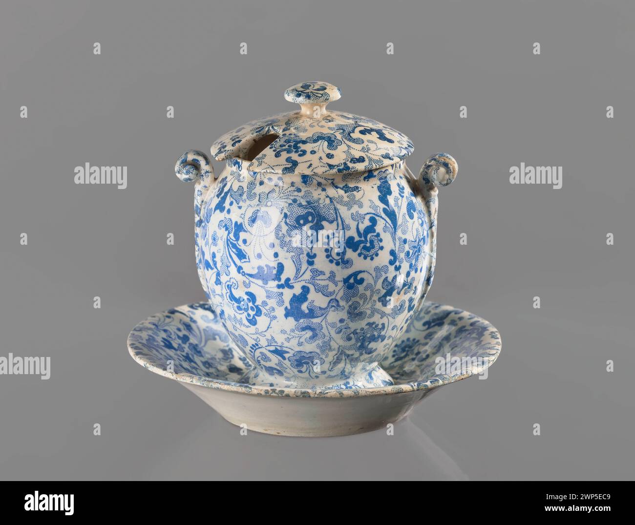 Mustard pot with lid produced at Mielów faience and porcelain factory ...
