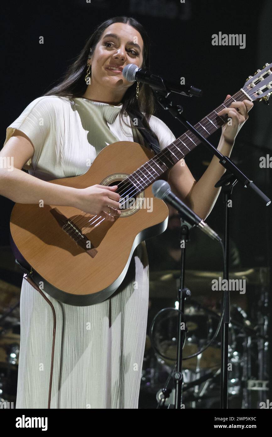 The singer-songwriter Valeria Castro during his concert at the Teatro ...