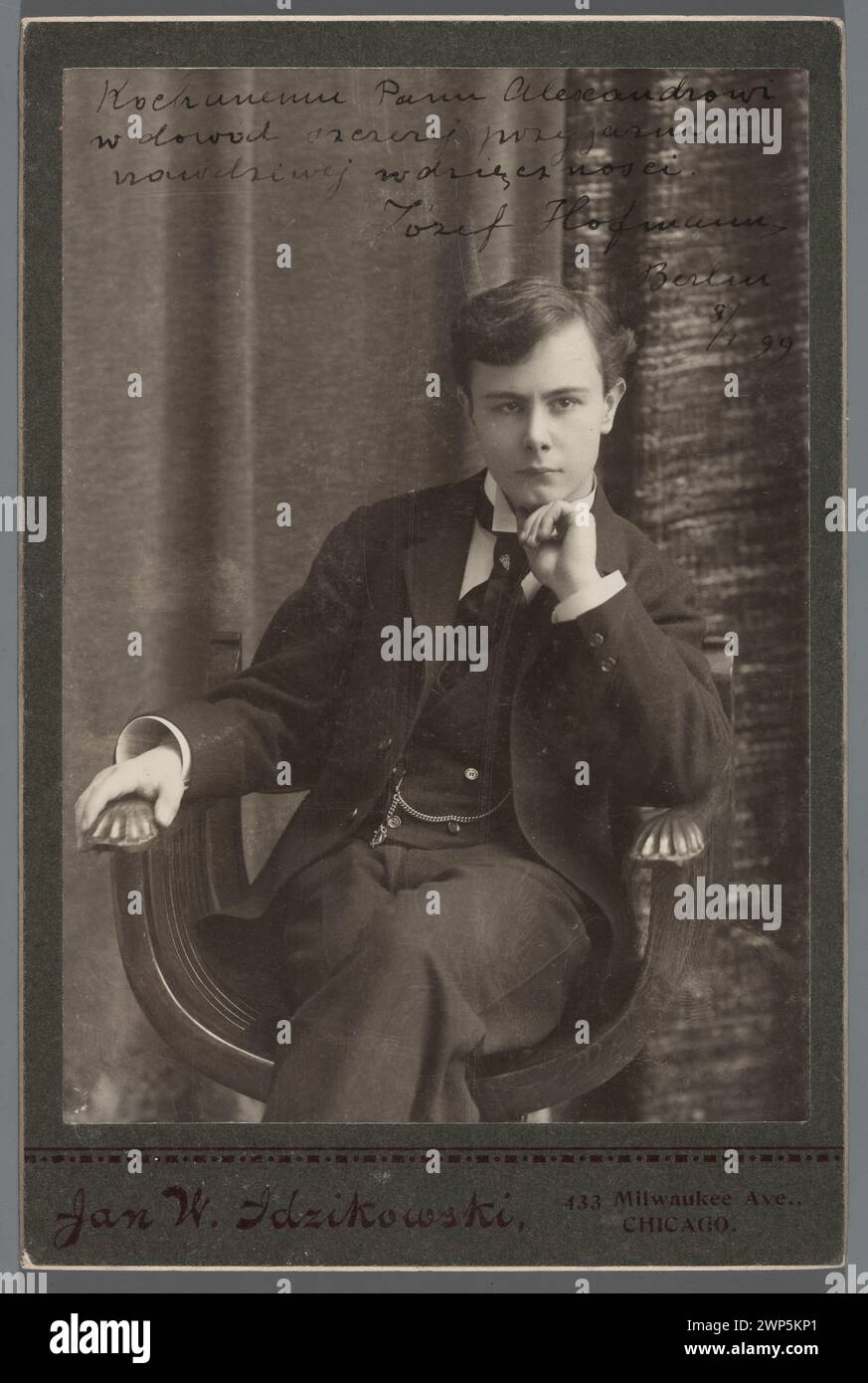 Seated portrait of pianist and composer Józef Hofmann (1876-1957 ...