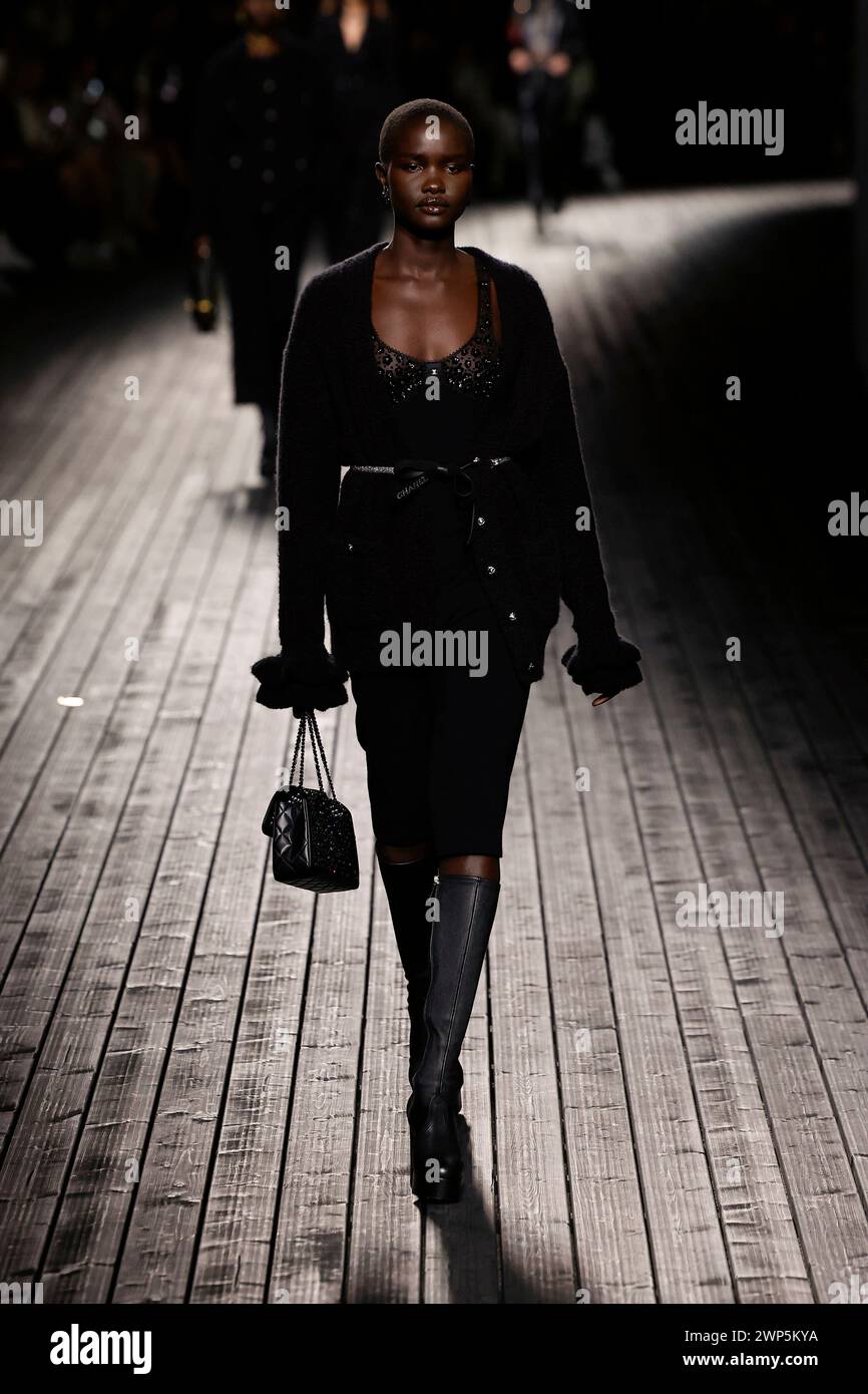 Paris, Frankreich. 05th Mar, 2024. CHANEL Fall/Winter 2024 runway ...