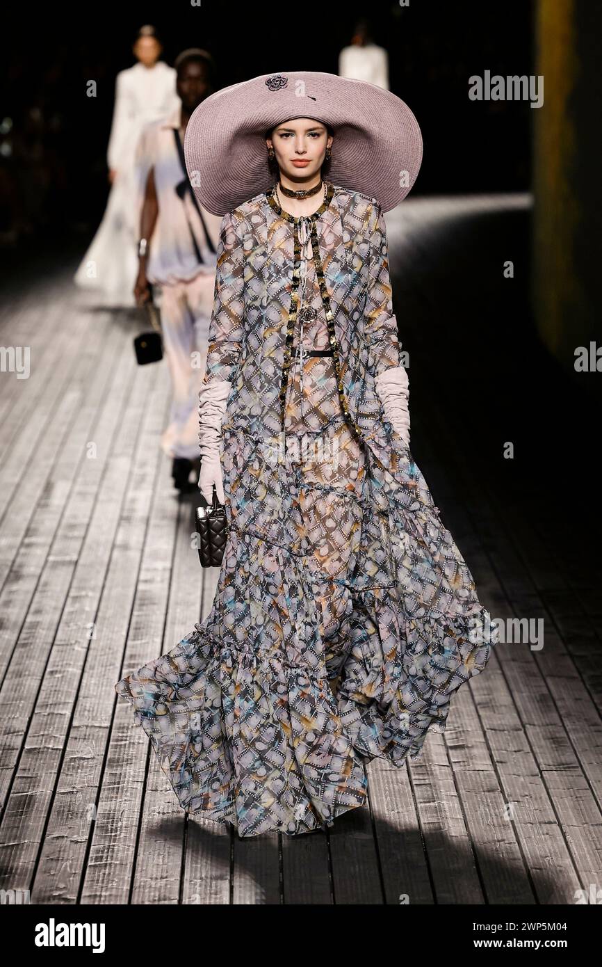 Paris, Frankreich. 05th Mar, 2024. CHANEL Fall/Winter 2024 runway ...