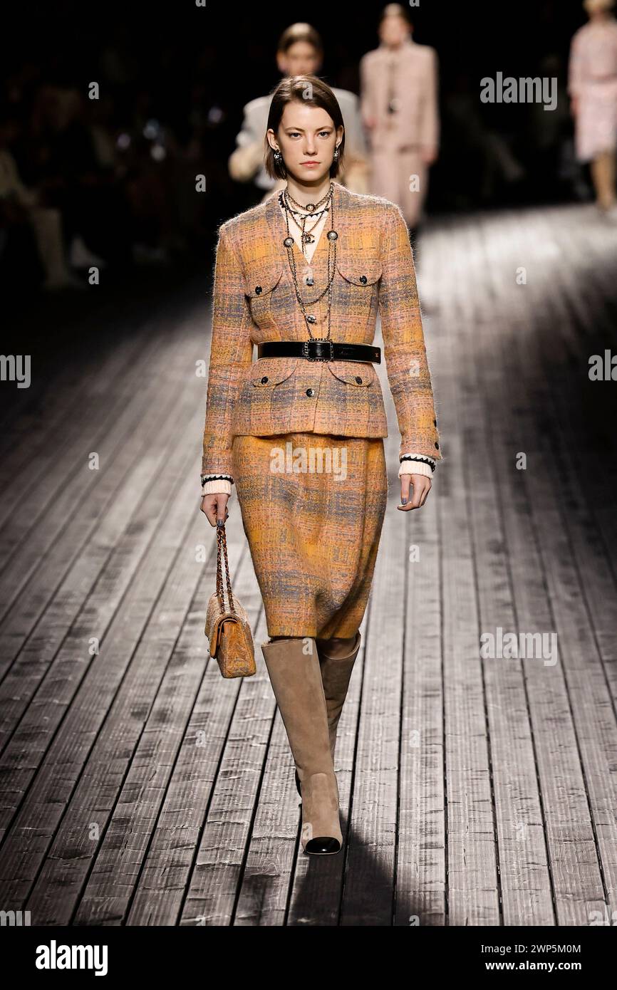 Paris, Frankreich. 05th Mar, 2024. CHANEL Fall/Winter 2024 runway ...