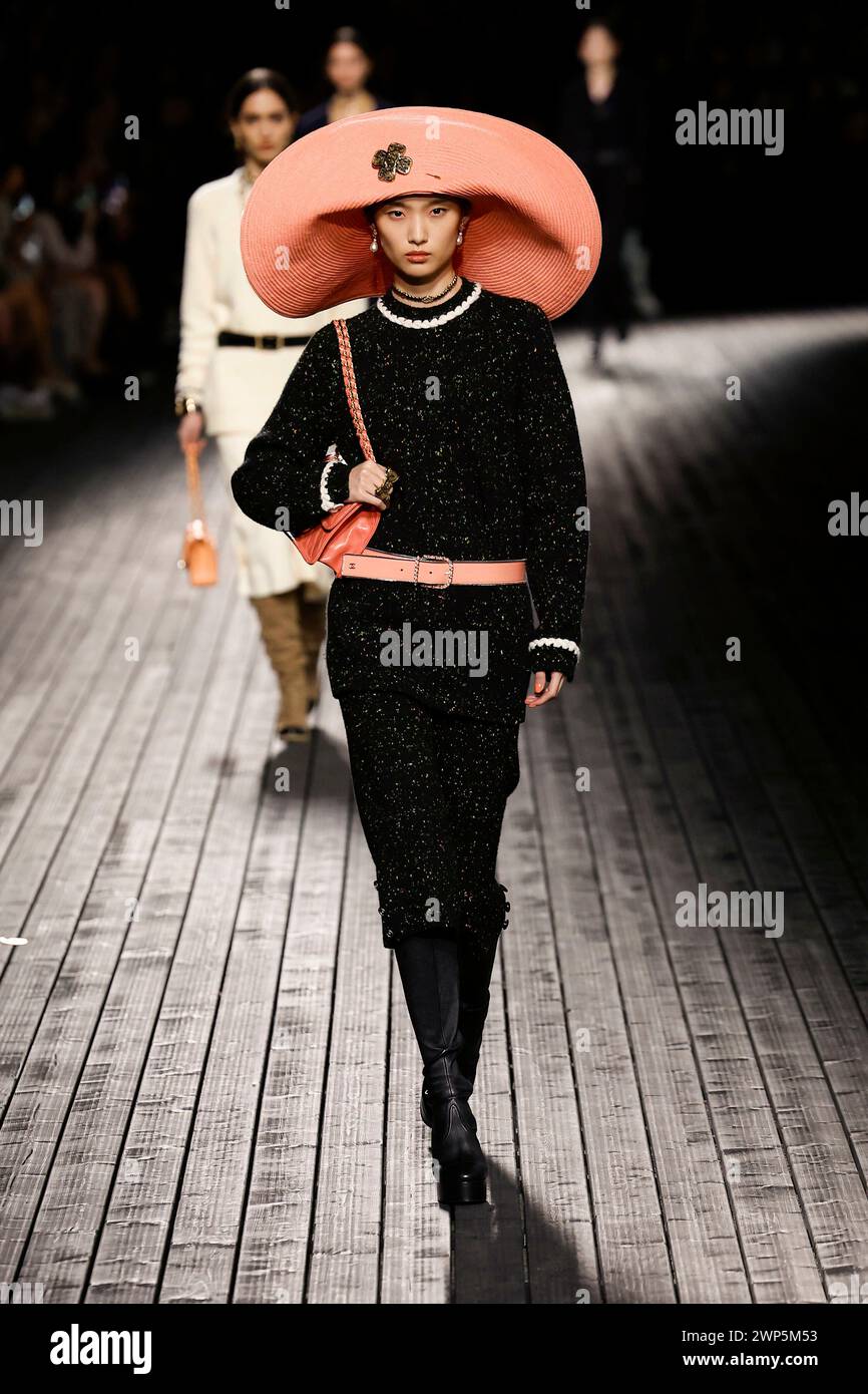 Paris, Frankreich. 05th Mar, 2024. CHANEL Fall/Winter 2024 runway ...