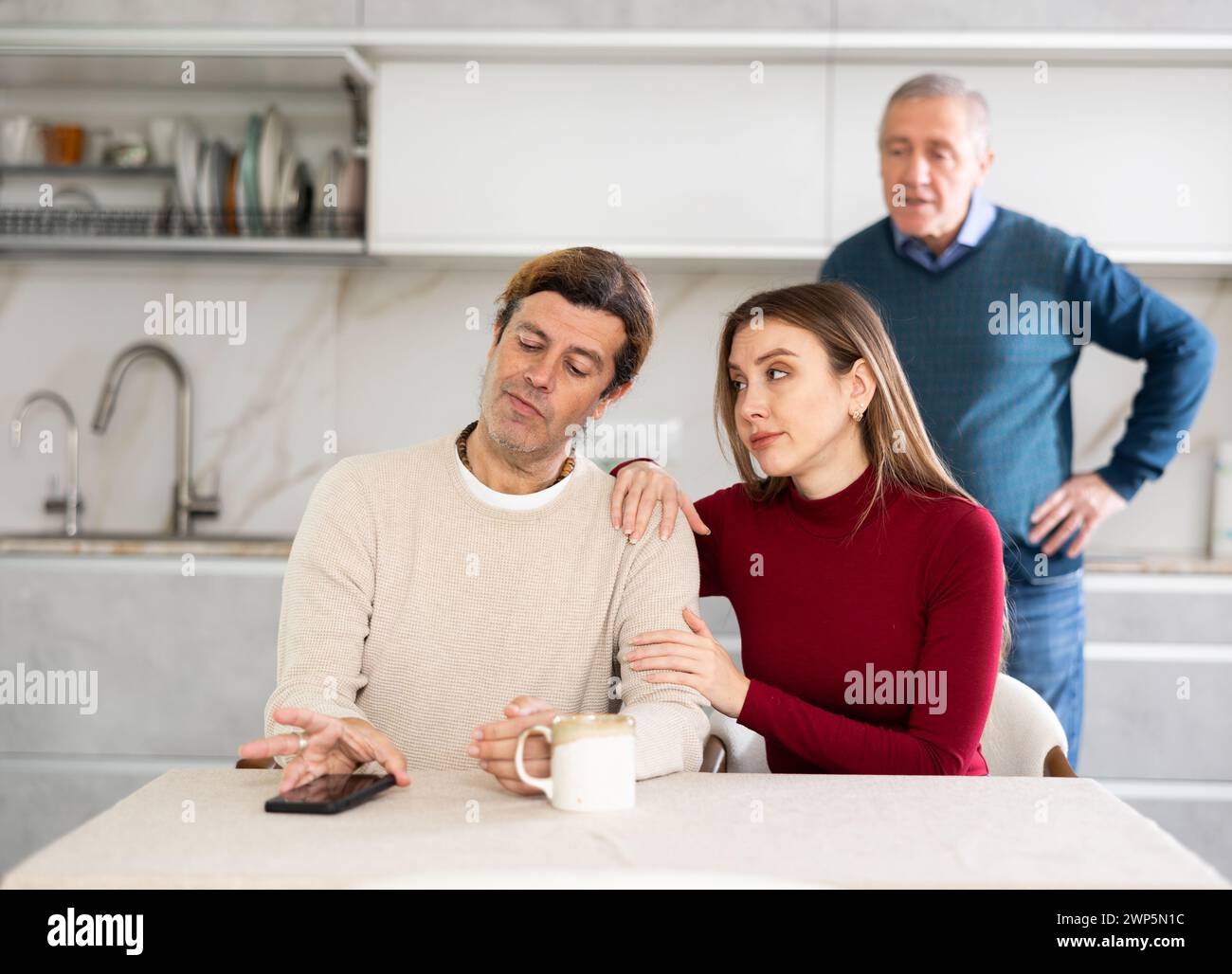 Old woman arguing yelling angry hi-res stock photography and images - Alamy
