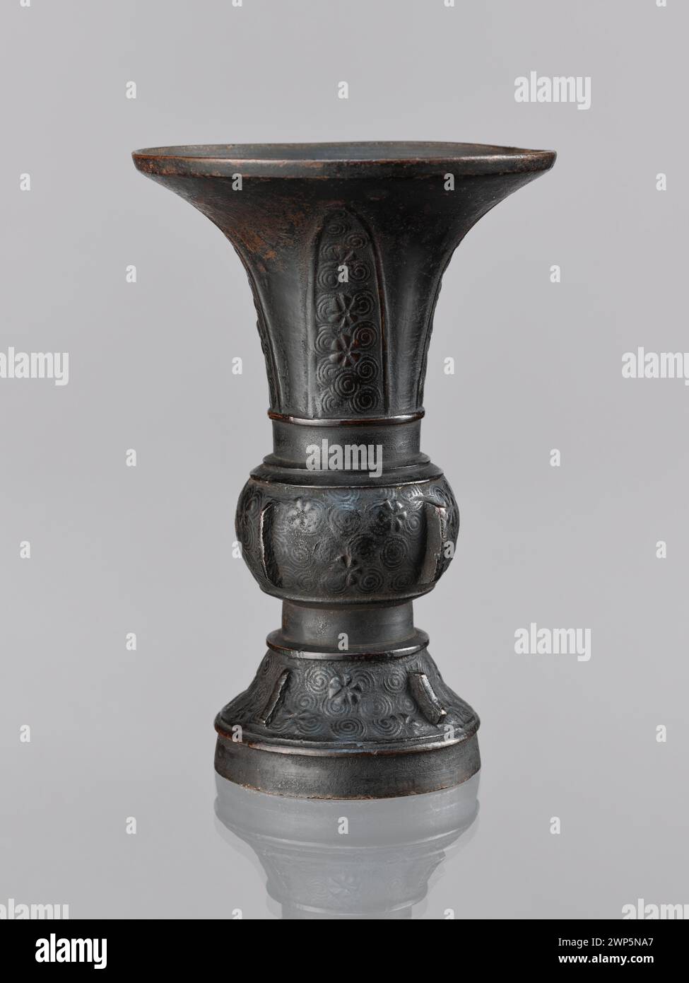 Gu vase hi-res stock photography and images - Alamy