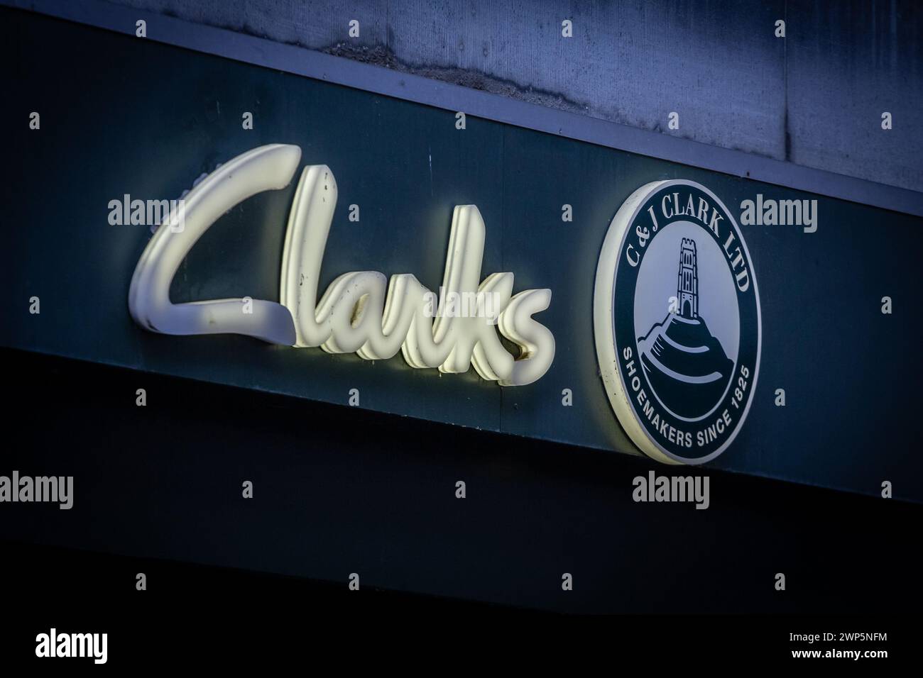 Clarks shoe shop logo hi-res stock photography and images - Alamy