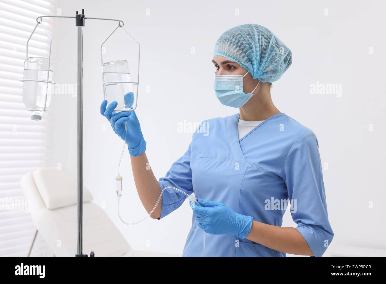 Nurse setting up IV drip in hospital Stock Photo - Alamy