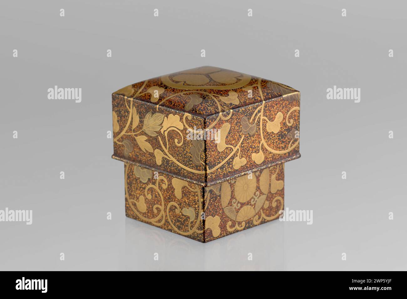 Collection traditional japanese items hi-res stock photography and ...