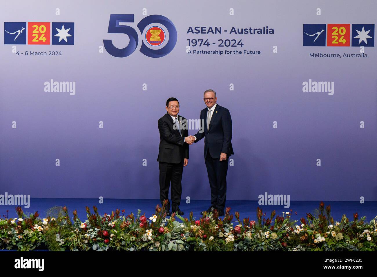 (L-R) Secretary-General of ASEAN, Kao Kim Hourn, and Prime Minister of ...
