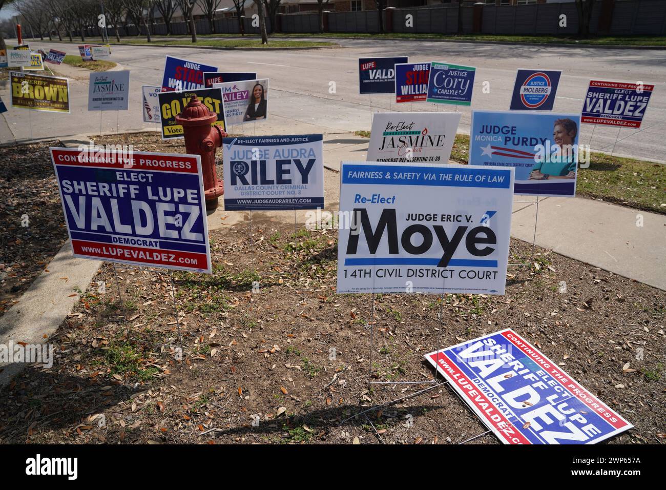 Texas primary 2024 voting hi-res stock photography and images - Alamy