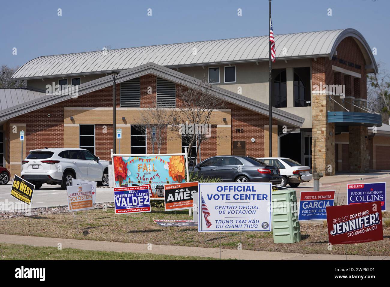 Texas primary 2024 voting hi-res stock photography and images - Alamy