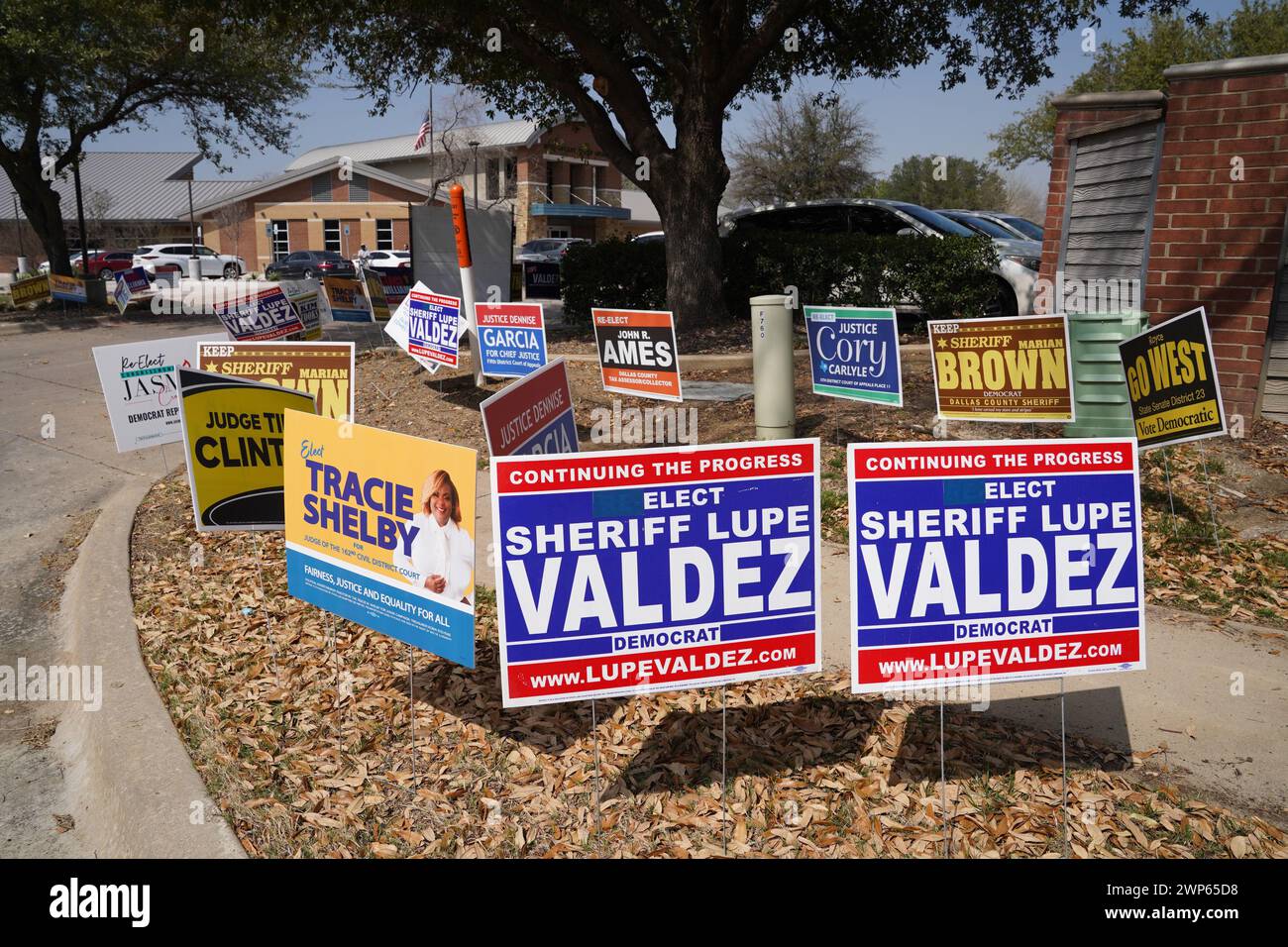 Texas primary 2024 voting hi-res stock photography and images - Alamy